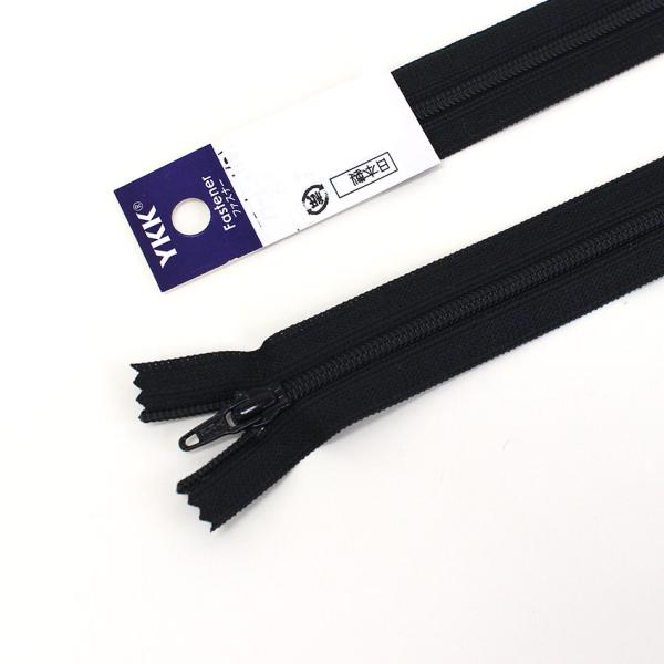 フラットニットは柔らかさと薄さを追求した、ニットテープにファスナーのかみ合う部分を編込んだファスナーです。薄い生地やストレッチ素材に対してドレープ性に優れ、婦人服のシルエットを表現するのに最適です。縫製時のパッカリングが目立たず、美しく仕上...