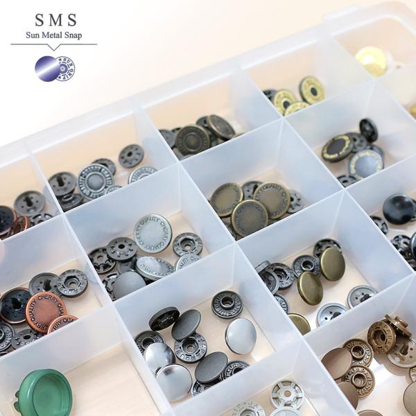 お洋服にも小物にも使いやすいプラスチックスナップ。日本製の安心・安全なホックで国内ベビーウェア業界No.1シュゲールでも人気のカジテック CHERRYLABELのアソートセットが仲間入り。金属キャップをかぶせた金属ホック調のプラスチックスナ...