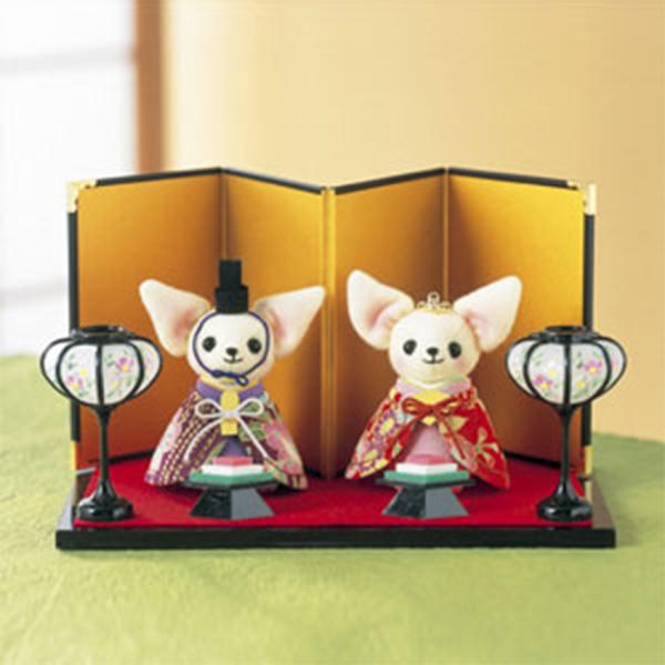 ちりめん細工チワワのおひなさま完成サイズ（約）：お内裏様・お雛様…１３×９ｃｍキット内容：フェルト、ちりめん、スポンジシート、布、ボール紙、ボタン目、さし鼻、紐、べレット、座金、型紙用意するもの：綿（約２５g）、ハサミ、針、縫い糸、目打ち、...