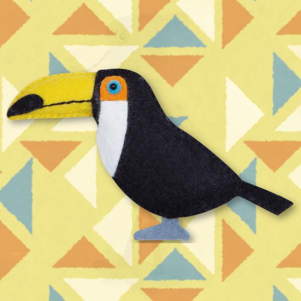 須佐沙知子さんデザインのほんわかかわいいフェルトマスコットのキットです。フェルトは型抜き済ですぐに作り始められます。【 サイズ（約） 】 21.5×14cm（パッケージサイズ）6×10cm（完成サイズ）【 セット内容 】 レシピ、シートフェ...