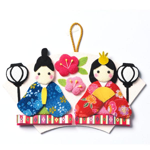 縫わずに作れるひなまつりの押絵の壁飾りです。■完成サイズ…H10×W16.5cm（つりひも約3cm含まず）■素材…ちりめん：レーヨンペップ：紙・炭酸カルシウム刺し目：ポリスチレンスポンジシート：ポリウレタン金紐：レーヨン85％・ポリエステル...