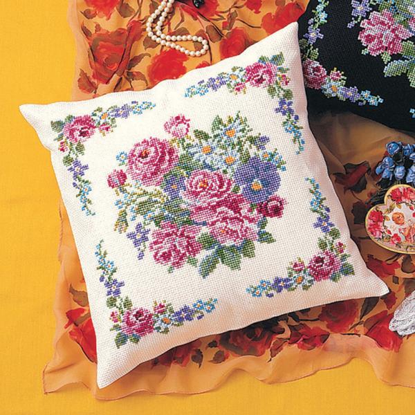 ■完成サイズ（約）…40×40cm■キット内容…オリムパス25番ししゅう糸（綿100％）、オリムパスNO.3000布（ジャバクロス中目）ベージュ、クロス針、図案付説明書■デザイン…尾上雅野お部屋のアクセントにクッションをどうぞ。人気の花柄を...