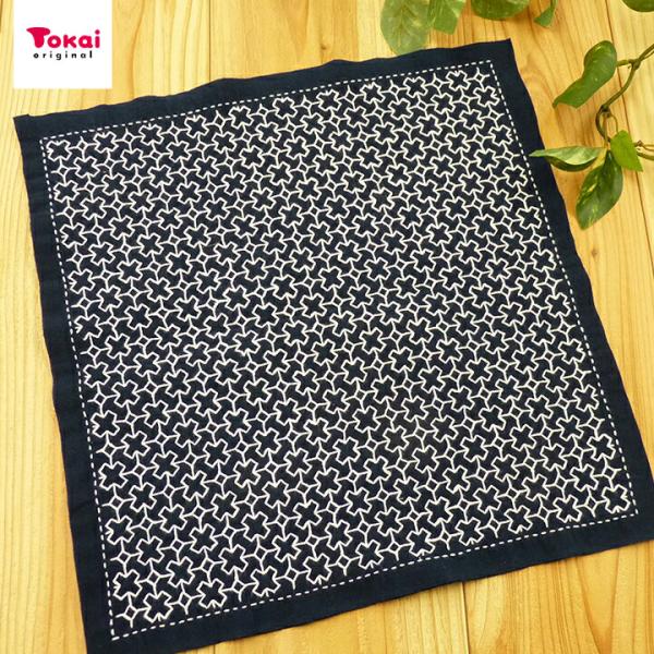 日々の暮らしを刺し子で彩りを人気の一目刺しの花ふきんです。刺し子用の布にすでに図案が印刷されていますので、刺し方説明に沿って、縦→横→斜めの順に刺します。下絵は、水かぬるま湯の中で、軽く押し洗いすることで消えます。※花ふきんの刺し方、作り方...