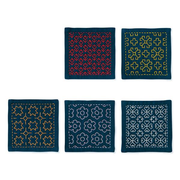 ■サイズ（約）…22×14.5×0.7cm（パッケージサイズ）1枚 10×10cm（完成サイズ）■セット内容…晒木綿（藍／綿100%）、刺し子糸（細）、刺し子針、作り方説明書■準備するもの…縫い糸、縫い針、はさみ、アイロン、定規■制作時間…...