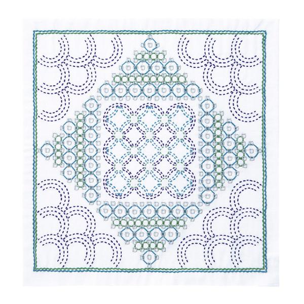 ■サイズ（約）…23.5×15.5×厚み1.5cm（パッケージサイズ）34×34cm（完成サイズ）■セット内容…晒木綿(綿100%)、Sashiko Thread 100m(綿100%)、刺し子針（鋼製）、作り方説明書■準備するもの…縫い糸...