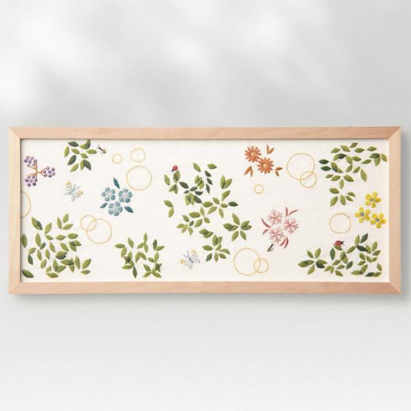 ■サイズ（約）…30.5×20.5×2.5cm（パッケージサイズ）額外径：縦18.5×横43cm、額内径：縦15.5×横40cm（完成サイズ）■セット内容…25番刺しゅう糸（綿100％）、刺しゅう布（図案プリント済/麻100％）、フランス刺...