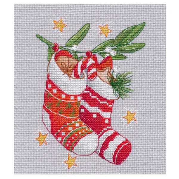 ■サイズ（約）…16×22×0.5cm（パッケージサイズ）12×16cm（完成サイズ）■セット内容…刺しゅう布、刺しゅう糸（色分け済み）、針、図案、説明書■刺繍布の色…グレー■布の種類…AIDA100■刺しゅう布のカウント数、打込目数…14...