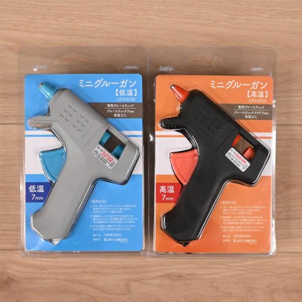 専用固形のり(グルースティック)を電気ヒーターで溶かし、押し出して接着剤として使用する物です。軽いもの、熱に弱い紙、布、リボン、スタイロフォームなど。お子様のレッスン向けグルーガンです。高温：約170℃低温：約120℃連続使用(目安)20分...