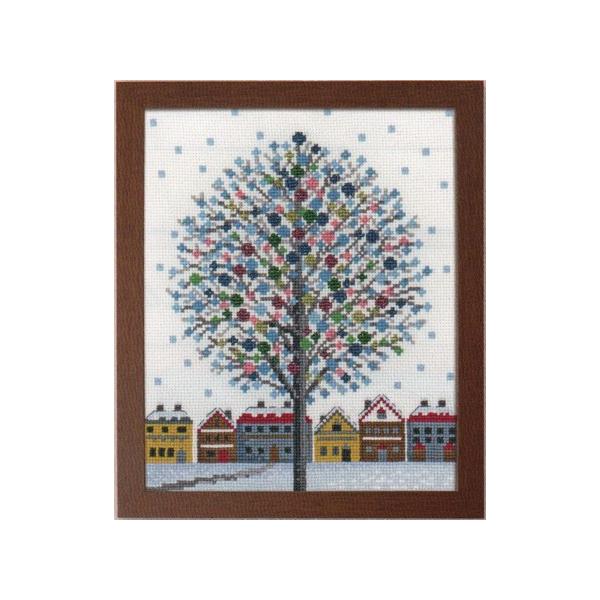 オノエ・メグミ刺しゅうキットシリーズ木々の彩り春夏秋冬を美しい木々で表現したクロス・ステッチキットです。四季を感じる作品をお部屋に飾り、暮らしに彩りを。*中〜上級者向*※額は別売Ｗ-42N(ブラウン)使用。Ｗ-41N(ライトブラウン)、Ｗ-...