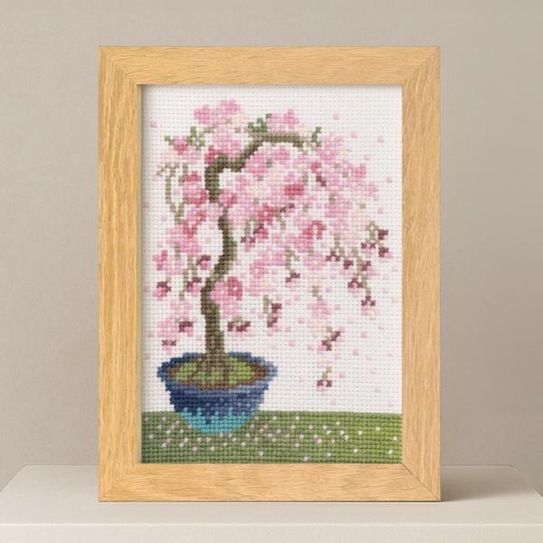 12ヶ月のBONSAIマリー・カトリーヌコレクション3月　枝垂れ桜古くから日本人に愛されている桜の中で、枝垂れ桜はソメイヨシノよりやや早く、3月から4月に開花します。優雅で上品な華やかさが格別です。壁掛け・スタンド兼用木製フレーム付*初〜中...