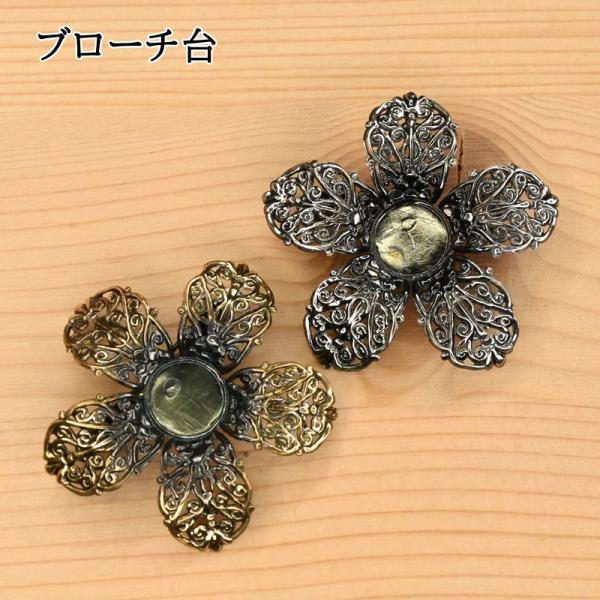 お好きなパーツを貼り付けられる、ブローチ台●全体：直径約4ｃｍ●パーツを貼り付ける部分：直径約1ｃｍ※色、サイズ等多少異なる場合があります、予めご了承ください。