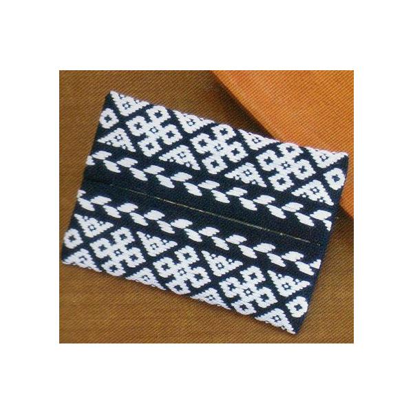 津軽地方の人が厳しい寒さを凌ぐために、布に木綿糸で刺したのが始まりとされるこぎん刺し。素朴な風合いと、美しい幾何学模様をお楽しみください。☆こぎんキット内容☆・こぎん糸・No.1100コングレス・こぎん針・図案付説明書●初級〜中級者向けです...