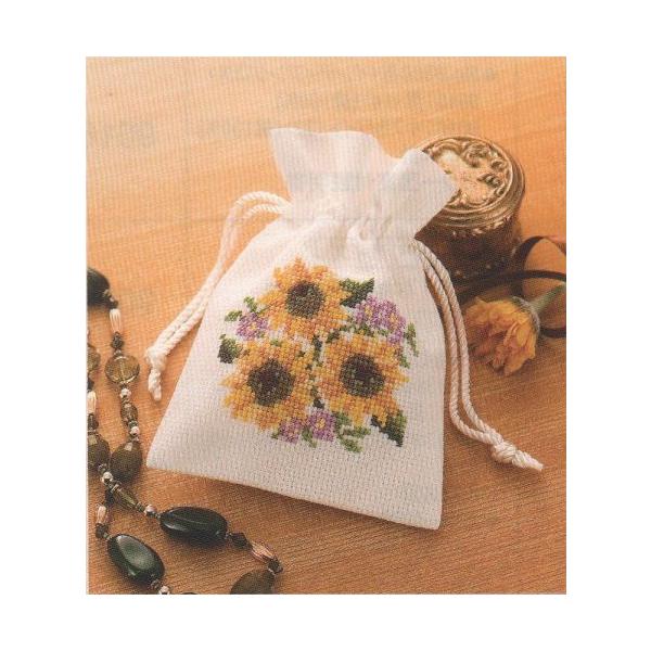 クロスステッチを使用した刺繍、クロスステッチキットです。●初級〜中級者向きです。●キット内容　・ししゅう糸（綿１００％）　・ししゅう布（綿１００％）　・ししゅう針　・図案付説明書　・ひも付●オリムパスNo.8300布（インディアンクロス）使...