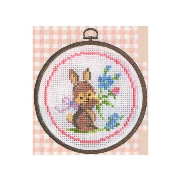 クロスステッチを使用した刺繍、クロスステッチキットです。〜森のかわいいなかまたち〜★初級者向き★専用フープ付き製作時間の目安：4〜5時間●発送この商品はお取り寄せ商品になります。取り寄せには10営業日かかります。