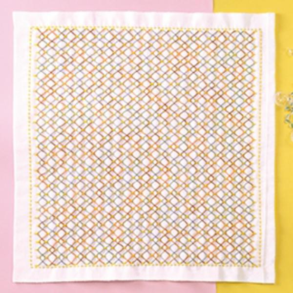 くぐり刺しの花ふきん「刺して、くぐる。」楽しい刺し子の技法です。★洗うと水で消える図案プリント済★【初〜中級者向】●出来上がりサイズ約縦34ｃｍ×横34ｃｍ●キット内容晒木綿(綿100％)、刺し子糸、刺し子針、作り方説明書●用意するもの縫い...