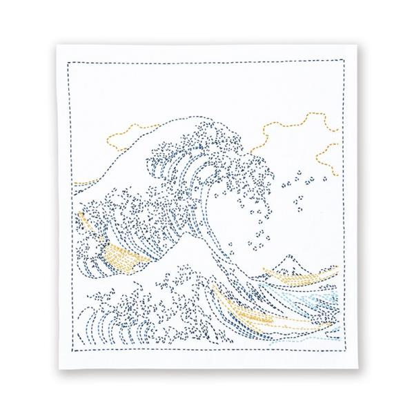 葛飾北斎富嶽三十六景刺し子の花ふきん*英訳版作り方説明書付き★水で消える図案入り★【初〜中級者向】●出来上がりサイズ約縦34ｃｍ×横34ｃｍ●キット内容晒木綿、刺し子糸、刺し子針、作り方説明書●用意するもの縫い糸、縫い針、はさみ、アイロン、...