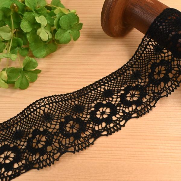 甘撚りの糸でざっくり編まれた素朴な風合いのレースなので、リネンを使ったハンドメイドにぴったり！！素材…綿100％巾…約42ｍｍ販売価格は、長さ1ｍの価格です。　　1ｍ購入→1個　　2ｍ購入→2個　　　　　と入力おねがいいたします。※写真と実...