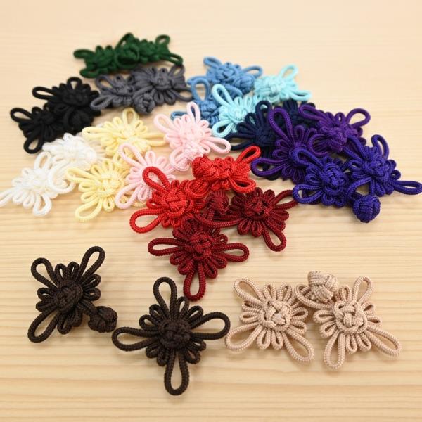 チャイナ服の定番ボタンお洋服はもちろん、バッグなど飾りに使っても可愛い★!!*1組の価格を表示しています。※一つ一つ手作りのため、形に個体差、色が異なる場合があります。※お使いのパソコン・スマートフォンによっては、実物と違う色に見えることが...