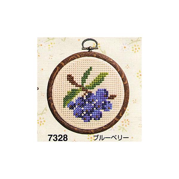 サイズ：額内形10.5ｃｍキット内容：布Ｎｏ3000(ジャバクロス中目ベージュ・綿100％）刺しゅう糸(オリムパス25番)・クロス針おしゃれフープ（Ｐ-112木目）・図案付き説明書初心者向き<br><br>[刺繍（キ...