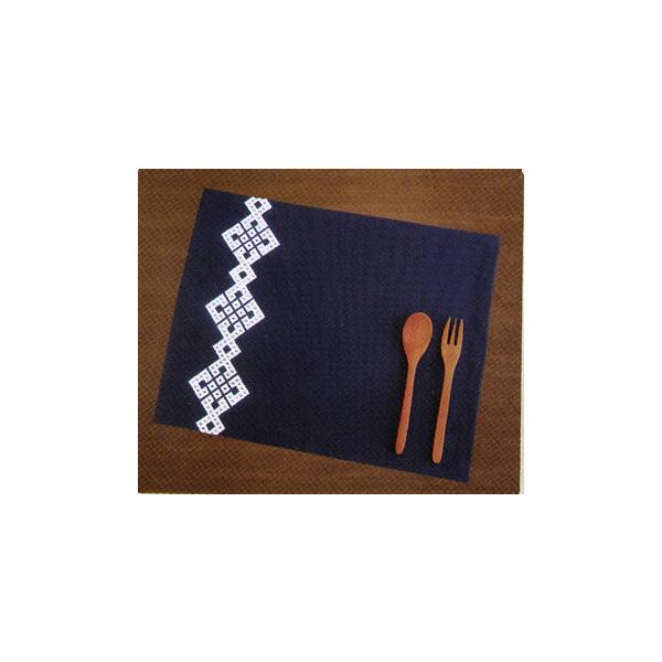 キット内容：オリムパスこぎん糸（白）（綿100%）・オリムパスNO1100布（コングレス・紺）（綿100%）・クロス針・図案付説明書サイズ：縦約30cm×横40cm<br><br>[刺し子・こぎん][こぎん][JAN...