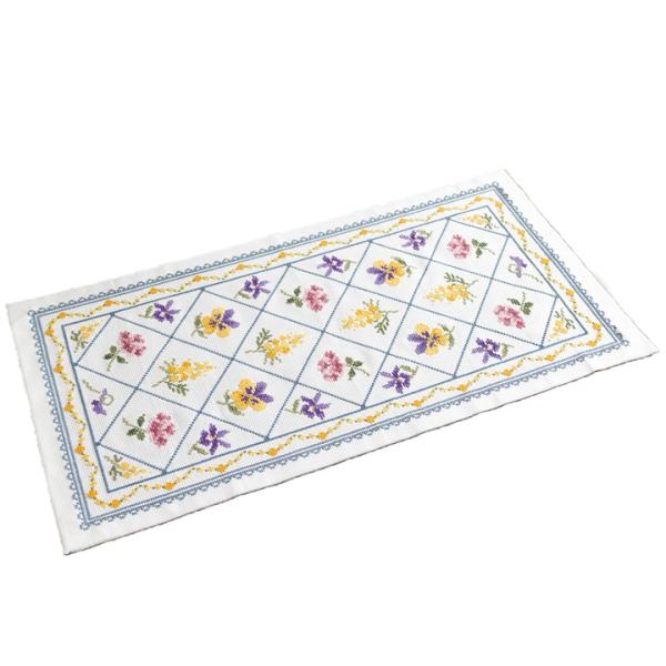 ■ミモザと春の小花柔らかな黄色の花が可愛らしいミモザをモチーフにした　オノエメグミデザインの刺繍キットです。キット内容：２５番刺しゅう糸・No.3000ジャバクロス中目３２オフホワイト・クロス針・カラー図案付説明書出来上がりサイズ：８０X4...