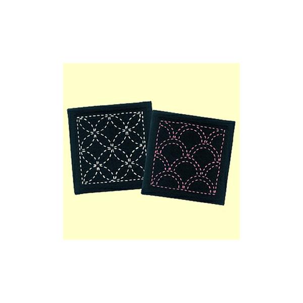 キット内容：刺し子糸(色糸使用)・No.4500刺し子布(紺)・刺し子針・刺し方説明書出来上がりサイズ：縦約10cmｘ横10ｃｍ仕立て済みではありません。図案は布にプリント済み。用意するもの：刺しゅう枠・はさみ・など<br>&l...