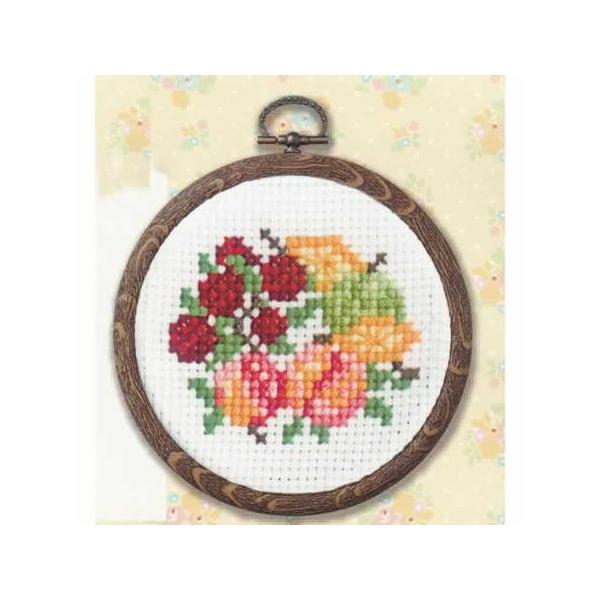 サイズ：額内形10.5ｃｍキット内容：布Ｎｏ3000(ジャバクロス中目オフホワイト・綿100％）刺しゅう糸(オリムパス25番)・クロス針おしゃれフープ（Ｐ-112木目）・図案付き説明書初心者向き<br><br>[刺繍...