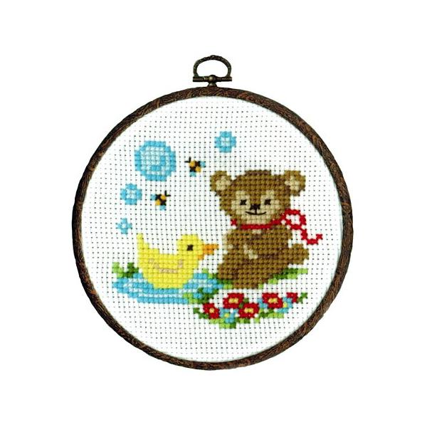 サイズ：額内形15.5ｃｍ×15.5ｃｍキット内容：布Ｎｏ3000(ジャバクロス中目・綿100％）刺しゅう糸(オリムパス25番/綿100％)・クロス針おしゃれフープ（Ｐ-111木目）・図案付き説明書初心者向き製作時間目安：4〜5時間<...