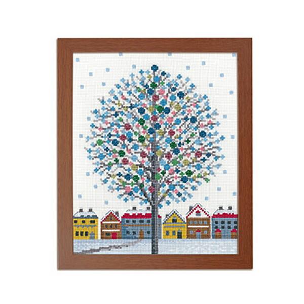 クロスステッチ刺繍キット オノエ・メグミ 木々の彩り ウィンターイルミネーションキット内容:ししゅう糸(綿１００％)・No.３０００布（ジャバクロス中目）ベージュ（綿１００％）・クロス針・カラー図案付説明書用意するもの：縫い糸・縫い針・ハサ...