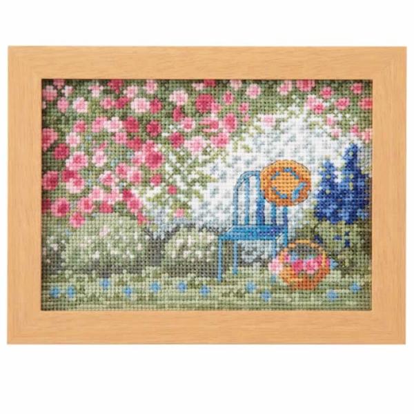オリムパス　クロスステッチ刺しゅうキット12ヶ月の小さな花風景〜マリー・カトリーヌ　コレクション〜セット内容：２５番刺繍糸　クロス針　刺しゅう布（インディアンクロス）オフホワイト　カラー図案付き説明書　木製フレーム出来上がりサイズ：額外径：...