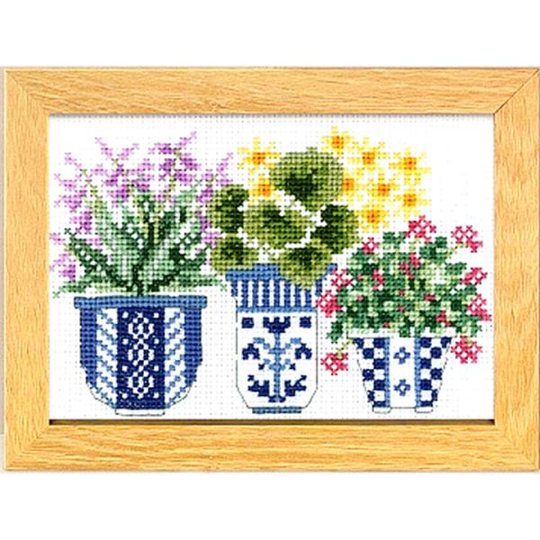 キット内容：25番刺しゅう糸、・NO.8300(インディアンクロス)<32>オフホワイト・クロス針・カラー図案付説明書・木製フレーム<目数>13カウント／1インチ・約52目／10cm<備考>壁掛け・スタン...