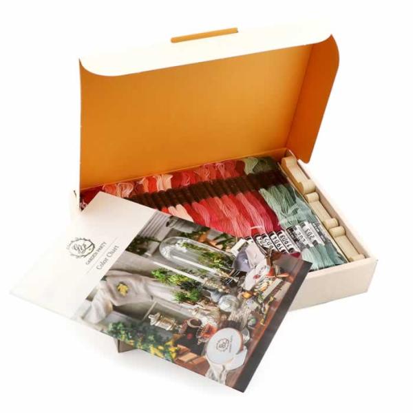 「ガーデン」からインスピレーションを受けてセレクトした25番刺しゅう糸のカラーアソート100綛セットです。２色巻ける・色番号書けるスプールとオリムパス刺しゅう糸の全色カラーチャートつきキット内容：25番刺しゅう糸100綛、スプール50枚、カ...