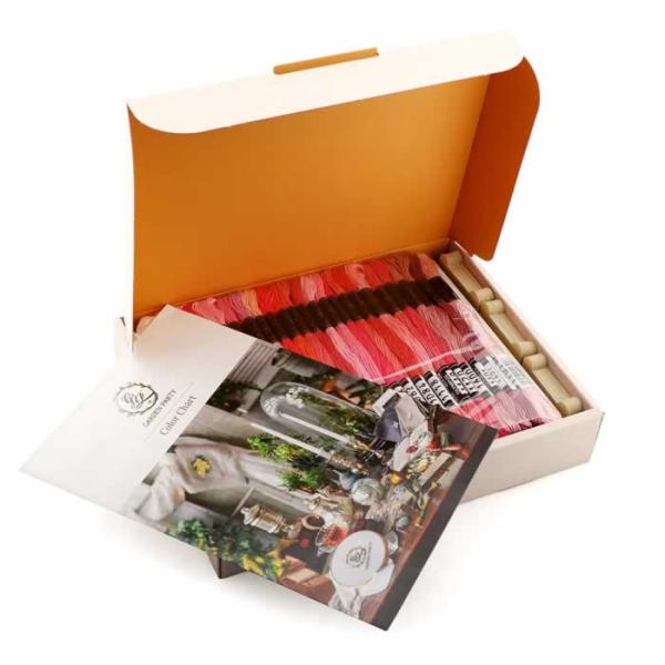 「ガーデン」からインスピレーションを受けてセレクトした25番刺しゅう糸のカラーアソート100綛セットです。２色巻ける・色番号書けるスプールとオリムパス刺しゅう糸の全色カラーチャートつきキット内容：25番刺しゅう糸100綛、スプール50枚、カ...