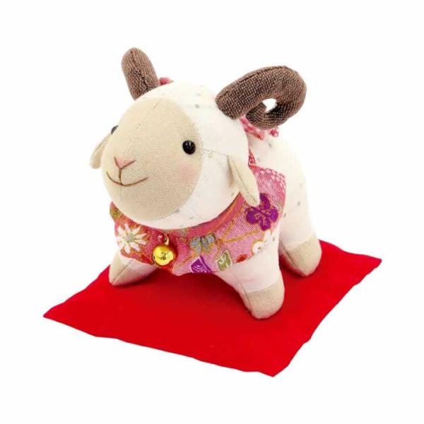 キット内容：布（4種）、ちりめん（1種）、 詰め綿、目ボタン（2個）、鈴(1個)、刺しゅう糸(1種)、作り方説明書、実物大型紙出来上がり寸法：約 高さ約11.5cm(本体)デザイン福村弘美用意するもの：縫い針、まち針、刺しゅう針、縫い糸（布...