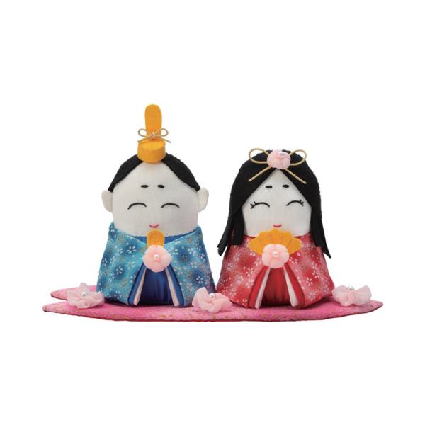 ■ひなまつりのかわいいぬいぐるみキット おだいり様・おひな様 各本体約 高さ11cm×幅8.5cm×奥行き8cm台座：約横幅23.5cm×奥行き11cm 表布（4種）、ちりめん（3種）、フェルト（2種）、キルト綿、詰め綿、金紐（1本）、パー...