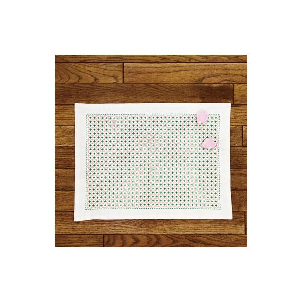 キット内容：・No.4500刺し子布・（綿１００％）・刺し子糸2色（綿１００％）・刺し子針・指ぬき・作り方説明書※仕立て済み・図案プリント済み出来上がりサイズ：縦約33ｃｍｘ横43ｃｍ<br><br>[刺し子・こぎん...