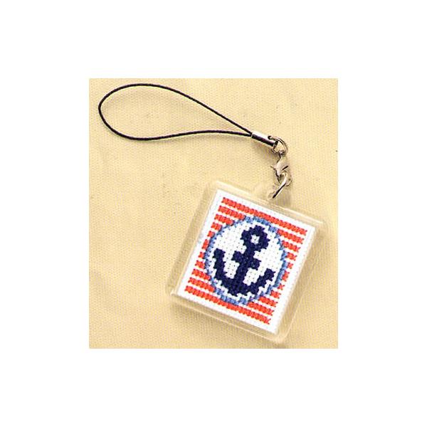 出来上がりサイズ：全長17cm（刺繍部分縦：9.5cm×横：1.5cm）キット内容：25番ししゅう糸・ビニールキャンパス・ストラップ・ひも止め金具・クロス針・図案付説明書初心者向き※形状はループ状になっています。備考：1日で完成！かんたん　...