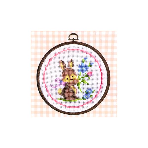 サイズ：額内形15.5ｃｍ×15.5ｃｍキット内容：布Ｎｏ3000(ジャバクロス中目・綿100％）刺しゅう糸(オリムパス25番)・クロス針おしゃれフープ（Ｐ-111木目）・図案付き説明書初心者向き製作時間目安：4〜5時間<br>...