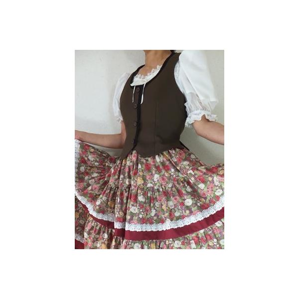 ネックラインにレースの飾りがついたU開きのベストです。素材はしっかりとしていますがしわになりにくいポリエステル素材です。１枚あるとコーディネートの幅が広がりますね。ベストの後ろ尾錠でウエストシェイプも出来ます。両脇裾はスリットが入っています...