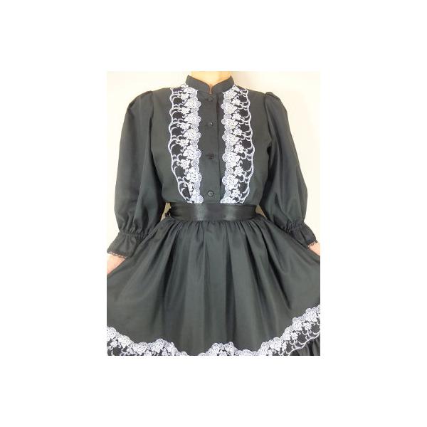 シワになりにくい綿ポリ素材で作ってあります。前ボタン開きでとても着やすくなっています。優雅でおしゃれな薄いグレーのチュールレースが目を引きます。同じチュールレースを使ったスカート（SK137）と御一緒にいかがですか。七分丈袖。■素材■綿ポリ...