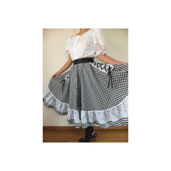 ■説明■ギンガムチェックに白のバラ柄レースを組み合わせました。とてもロマンチックなスカートに仕上がっています。脇のレースアップがポイントになっています。裾レースの重なったフリルとレースアップのひもが軽やかなに揺れ美しい動きを演出します。■素...