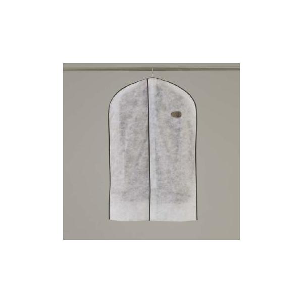 裾閉じ無しの前合せタイプのカバーです。「着せる」感覚のカバーなので衣類の出し入れがとても簡単。オンシーズンの衣類にぴったりです。通常のカバーより少し幅が広い上、締め付けることが無いので洋服をふんわりやさしく包んでくれます。もちろん通気性の良...