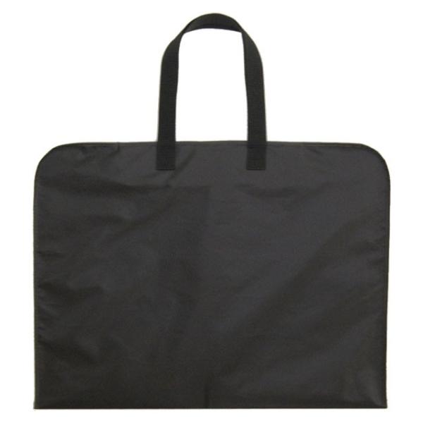 スーツやジャケットはもちろんロングサイズのコートやドレスもコンパクトに持ち運べる三ツ折りのキャリーバッグ。 冠婚葬祭時の衣服の持ち運びはもちろん、シンプルなデザインで軽量なので、出張や旅行にも活躍します。普段はそのまま洋服にかけて おき、ク...