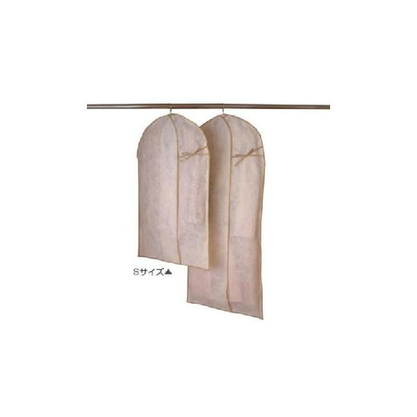 衣類の出し入れがしやすい前合わせタイプながら、すそは縫い合わせた形状なので、ホコリや汚れからはしっかり保護。 やさしくナチュラルなリボン使いのデザインが人気です。素材には通気性の良い不織布を使用しています。スーツやジャケット用のサイズです。