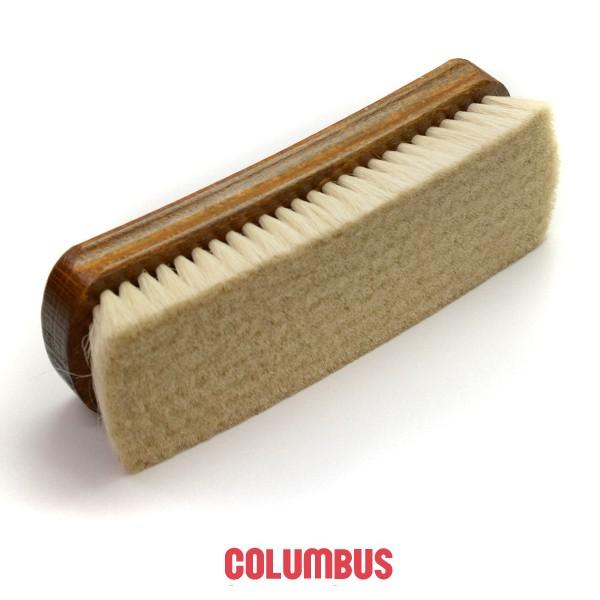 日本が世界に誇るシューケア用品のトップブランド【コロンブス社】の山羊毛100％の高級感溢れる本格的なシューズブラシ。山羊毛は非常にやわらかく滑らかな肌触りが特徴です。ブラッシングする際に革を傷つける事なく、スウェードやヌバック等の起毛革や、...