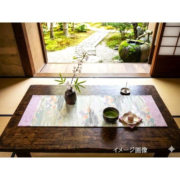 ■画像にある小物(ハンガーや花など)は商品に含まれません。竹ハンガーは別売りしています。◆帯のリメイク品になります。■サイズ---【cm】幅31　長さ約93■帯として未使用の美品の帯をリメイクしました。シルバー地に小花の落ち着いた色合い、高...