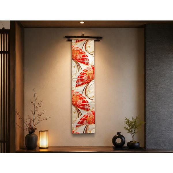 ■画像にある小物(ハンガーや花など)は商品に含まれません。■ハンガーはオプションで販売しております。◆帯のリメイク品です。■サイズ---約【cm】幅31　長さ180■未使用の新品の帯をリメイクしました。保管期間が多少長く感じられますが目立つ...