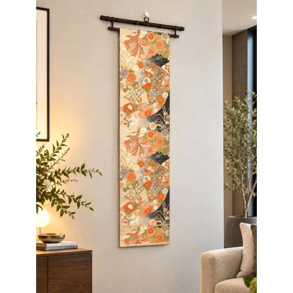 ■画像にある小物(ハンガーや花など)は商品に含まれません。■ハンガーはオプションで販売しております。◆帯のリメイク品です。■サイズ---約【cm】幅30.5　長さ184■未使用の新品の佐賀錦帯をリメイクしました。キラキラと金糸が輝く高級感あ...