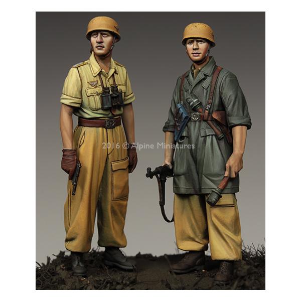 ピストルを持っている方は略帽とヘルメット、MP40を持っている方は偽装網付きのヘルメットと無いヘルメットのそれぞれ二種類の頭部が付属するレジン製フィギュア2体セット。空軍とも国防軍とも別口の組織なので装備も「よく似た別物」を使用していた降下...