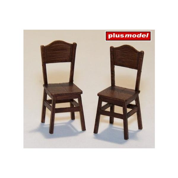 レジンキャストで成型されイスが2つ入ったセット。少し古いありふれた物。